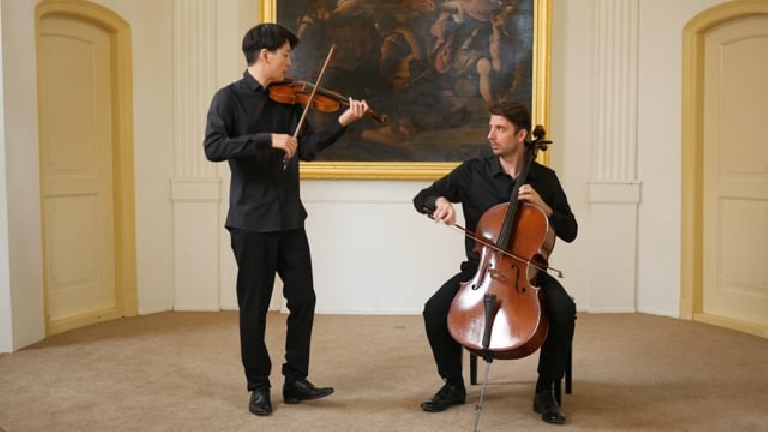 Book Java Square Strings? Directly on ShowBird.com!